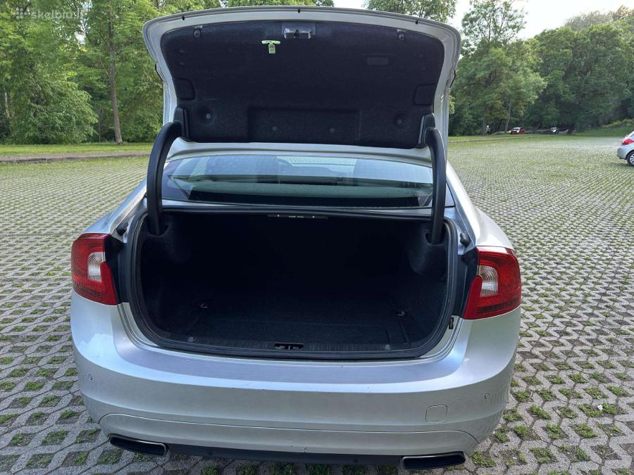 Grey Volvo S60 2015 in Vilnius, with an engine capacity of 2.00 L and mileage of 205 thousand km for 9000 €, photo 22 on AUTOMOTO.COM.LV