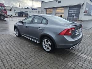 Pelēks Volvo S60 2016 Rīga, ar dzinēja tilpumu 2.40 L un nobraukumu 126 tūkst. km par 13000 €, foto 4 vietnē AUTOMOTO.COM.LV