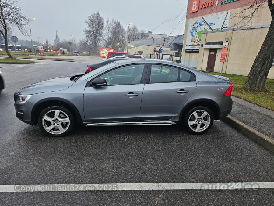 Grey Volvo S60 2016 in Tallinn, with an engine capacity of 2.40 L and mileage of 126 thousand km for 14000 €, photo 3 on AUTOMOTO.COM.LV