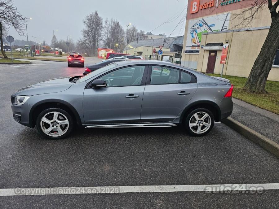 Grey Volvo S60 2016 in Tallinn, with an engine capacity of 2.40 L and mileage of 126 thousand km for 14000 €, photo 4 on AUTOMOTO.COM.LV