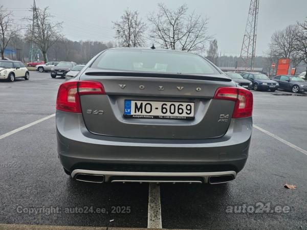 Grey Volvo S60 2016 in Tallinn, with an engine capacity of 2.40 L and mileage of 126 thousand km for 14000 €, photo 6 on AUTOMOTO.COM.LV