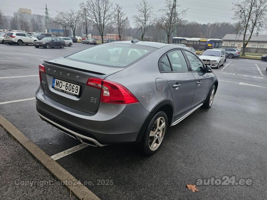 Grey Volvo S60 2016 in Tallinn, with an engine capacity of 2.40 L and mileage of 126 thousand km for 14000 €, photo 7 on AUTOMOTO.COM.LV