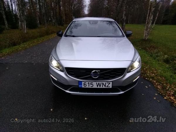 Pelēks Volvo S60 2016 Pērnava, ar dzinēja tilpumu 2.00 L un nobraukumu 210 tūkst. km par 12500 €, foto 1 vietnē AUTOMOTO.COM.LV