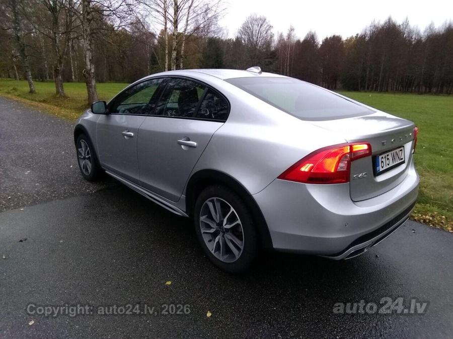 Pelēks Volvo S60 2016 Pērnava, ar dzinēja tilpumu 2.00 L un nobraukumu 210 tūkst. km par 12500 €, foto 5 vietnē AUTOMOTO.COM.LV
