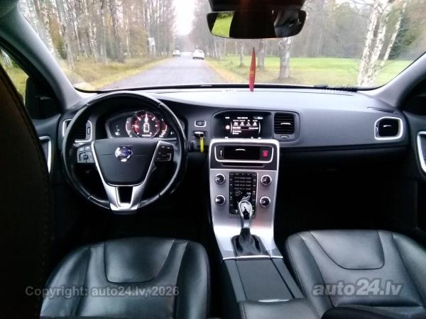 Pelēks Volvo S60 2016 Pērnava, ar dzinēja tilpumu 2.00 L un nobraukumu 210 tūkst. km par 12500 €, foto 7 vietnē AUTOMOTO.COM.LV