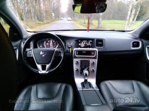 Pelēks Volvo S60 2016 Pērnava, ar dzinēja tilpumu 2.00 L un nobraukumu 210 tūkst. km par 12500 €, foto 7 vietnē AUTOMOTO.COM.LV
