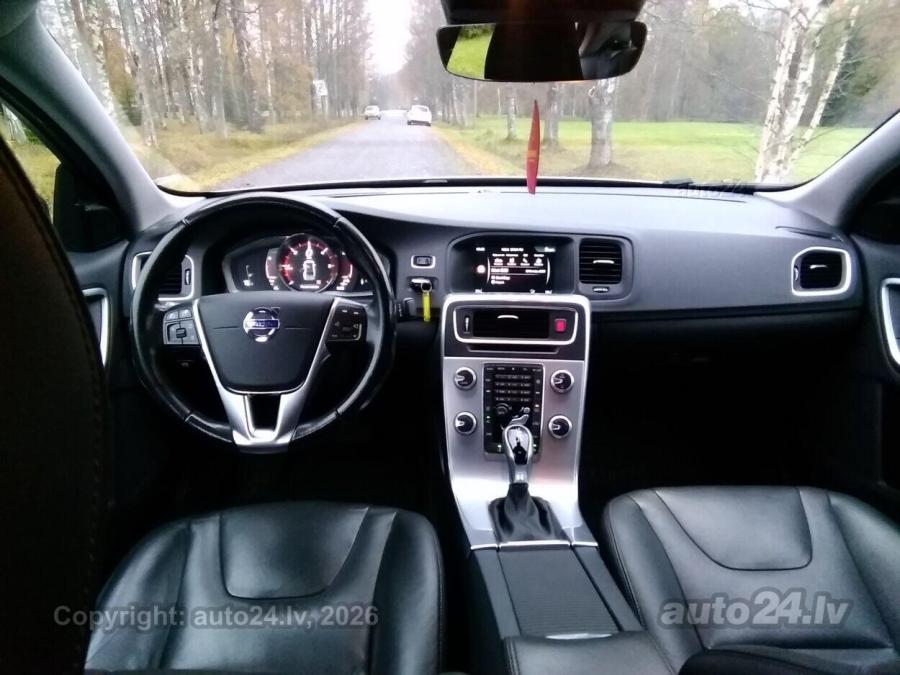 Pelēks Volvo S60 2016 Pērnava, ar dzinēja tilpumu 2.00 L un nobraukumu 210 tūkst. km par 12500 €, foto 7 vietnē AUTOMOTO.COM.LV