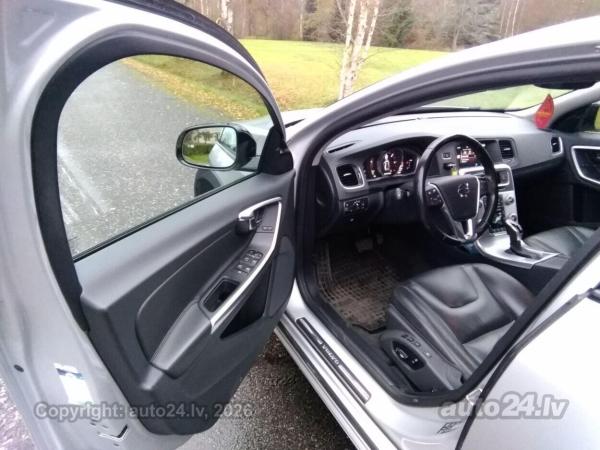 Pelēks Volvo S60 2016 Pērnava, ar dzinēja tilpumu 2.00 L un nobraukumu 210 tūkst. km par 12500 €, foto 8 vietnē AUTOMOTO.COM.LV