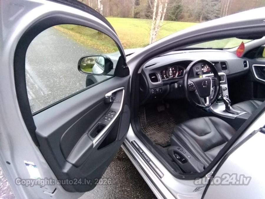 Pelēks Volvo S60 2016 Pērnava, ar dzinēja tilpumu 2.00 L un nobraukumu 210 tūkst. km par 12500 €, foto 8 vietnē AUTOMOTO.COM.LV