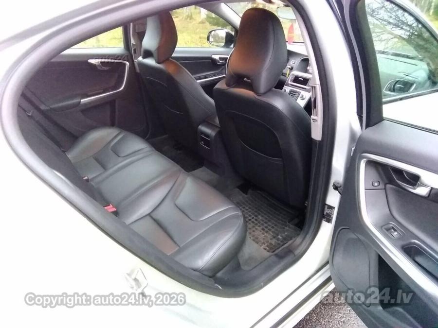Pelēks Volvo S60 2016 Pērnava, ar dzinēja tilpumu 2.00 L un nobraukumu 210 tūkst. km par 12500 €, foto 11 vietnē AUTOMOTO.COM.LV