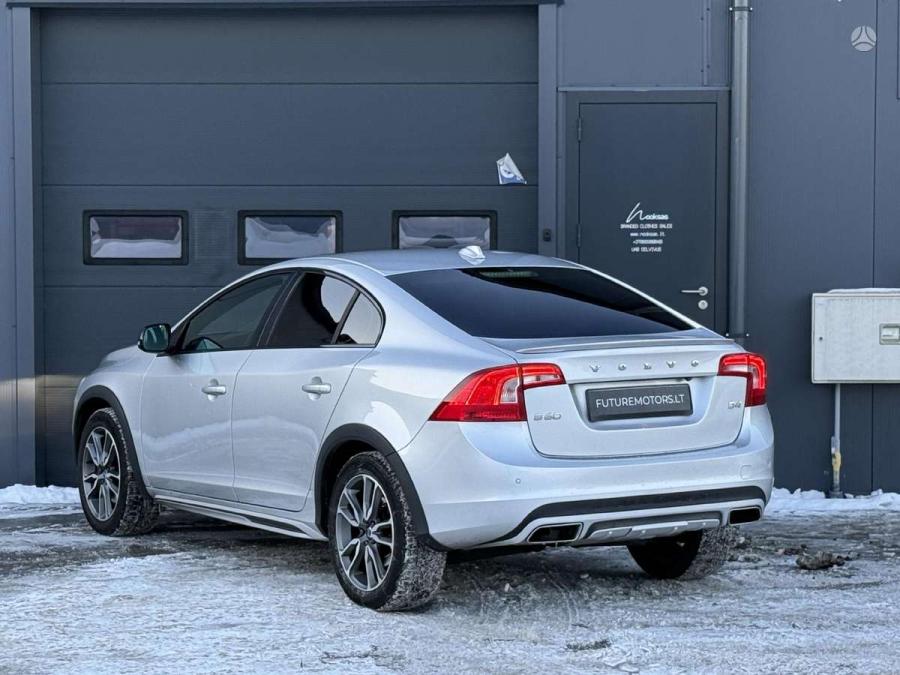 Grey Volvo S60 2016 in Kaunas, with an engine capacity of 1.97 L and mileage of 262 thousand km for 11500 €, photo 6 on AUTOMOTO.COM.LV