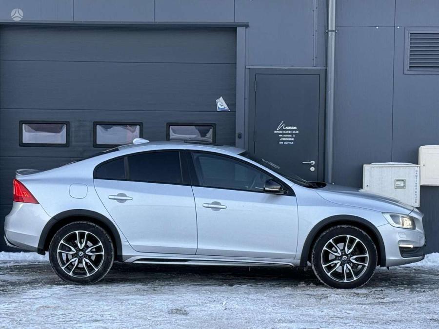 Grey Volvo S60 2016 in Kaunas, with an engine capacity of 1.97 L and mileage of 262 thousand km for 11500 €, photo 8 on AUTOMOTO.COM.LV