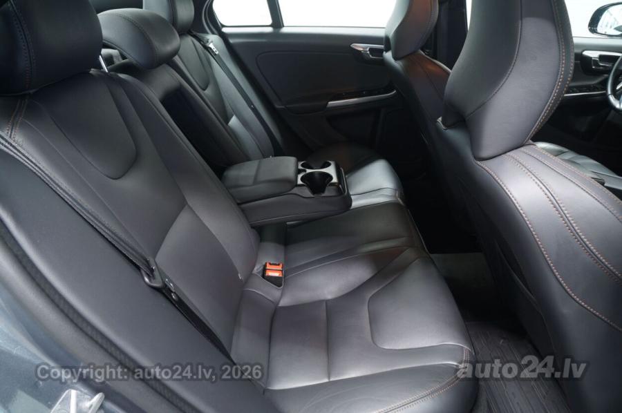 Grey Volvo S60 2016 in Tallinn, with an engine capacity of 2.40 L and mileage of 193 thousand km for 12990 €, photo 11 on AUTOMOTO.COM.LV