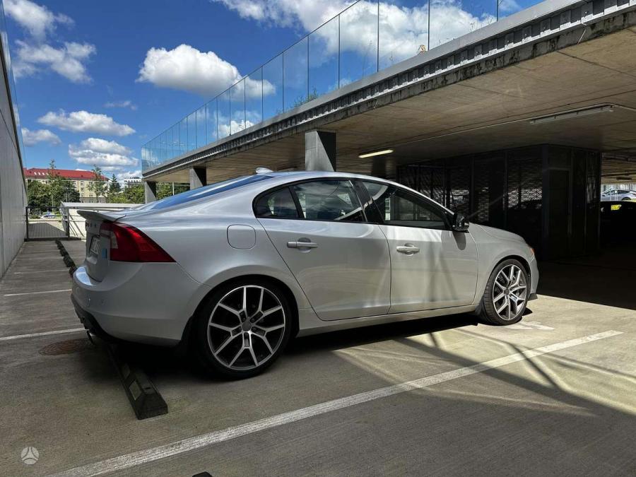 Pelēks Volvo S60 2016 Viļņa, ar dzinēja tilpumu 2.95 L un nobraukumu 150 tūkst. km par 19200 €, foto 3 vietnē AUTOMOTO.COM.LV