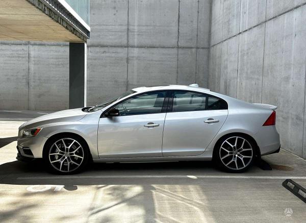 Pelēks Volvo S60 2016 Viļņa, ar dzinēja tilpumu 2.95 L un nobraukumu 150 tūkst. km par 19200 €, foto 5 vietnē AUTOMOTO.COM.LV