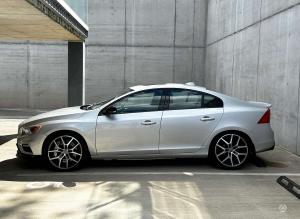 Pelēks Volvo S60 2016 Viļņa, ar dzinēja tilpumu 2.95 L un nobraukumu 150 tūkst. km par 19200 €, foto 6 vietnē AUTOMOTO.COM.LV