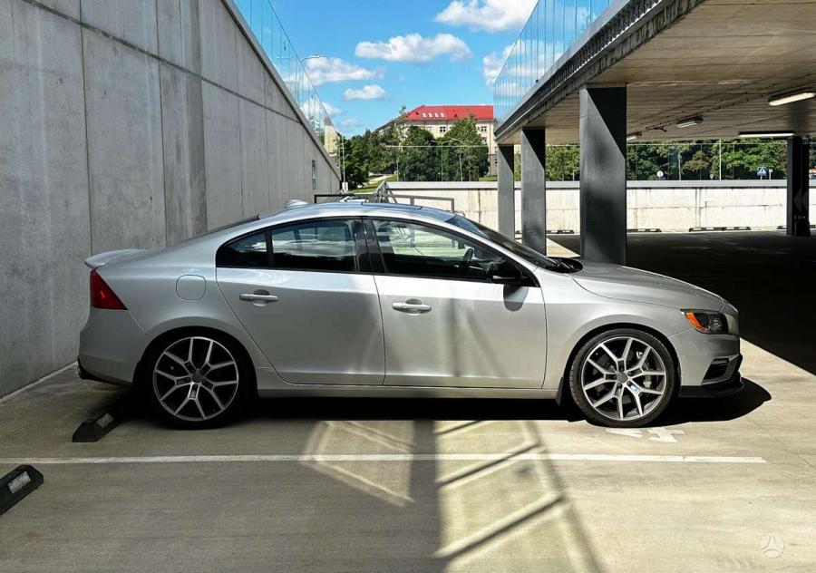 Pelēks Volvo S60 2016 Viļņa, ar dzinēja tilpumu 2.95 L un nobraukumu 150 tūkst. km par 19200 €, foto 8 vietnē AUTOMOTO.COM.LV