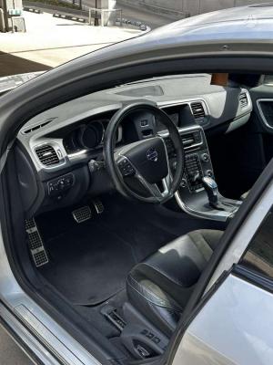 Pelēks Volvo S60 2016 Viļņa, ar dzinēja tilpumu 2.95 L un nobraukumu 150 tūkst. km par 19200 €, foto 12 vietnē AUTOMOTO.COM.LV