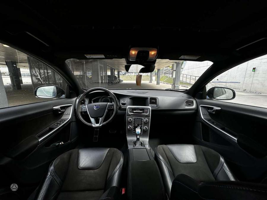 Pelēks Volvo S60 2016 Viļņa, ar dzinēja tilpumu 2.95 L un nobraukumu 150 tūkst. km par 19200 €, foto 14 vietnē AUTOMOTO.COM.LV