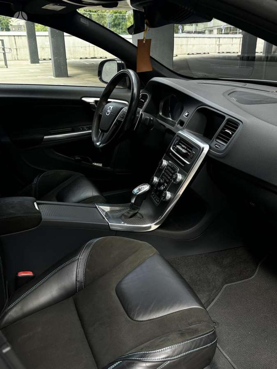 Pelēks Volvo S60 2016 Viļņa, ar dzinēja tilpumu 2.95 L un nobraukumu 150 tūkst. km par 19200 €, foto 15 vietnē AUTOMOTO.COM.LV
