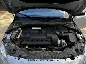 Pelēks Volvo S60 2016 Viļņa, ar dzinēja tilpumu 2.95 L un nobraukumu 150 tūkst. km par 19200 €, foto 20 vietnē AUTOMOTO.COM.LV