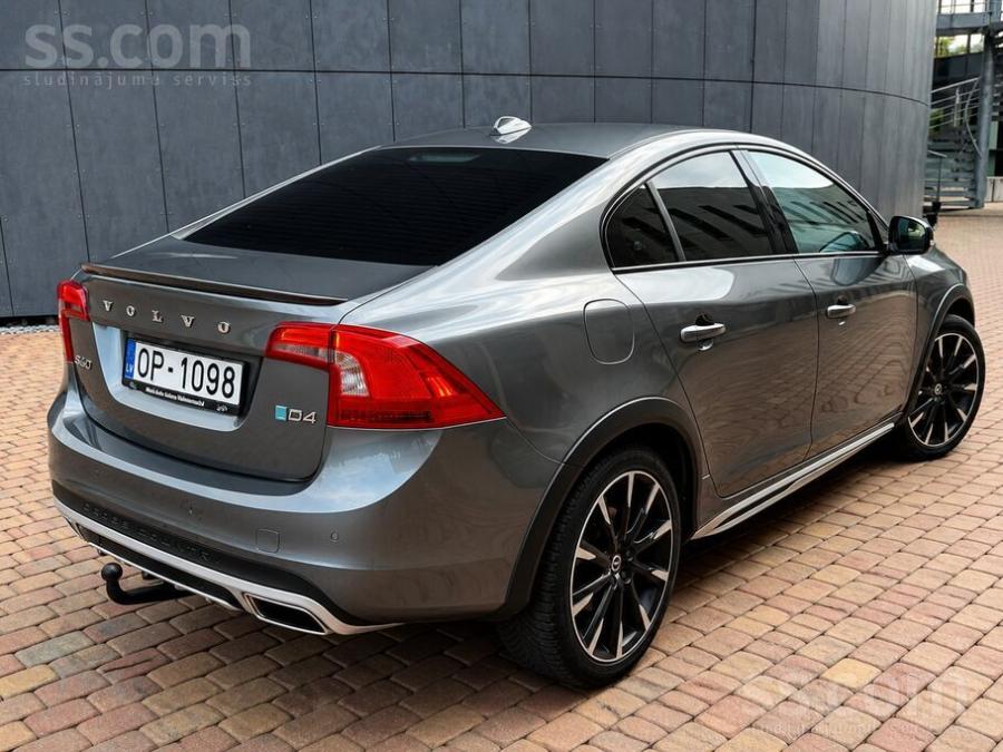 Grey Volvo S60 2016 in Riga, with an engine capacity of 2.00 L and mileage of 182 thousand km for 14455 €, photo 4 on AUTOMOTO.COM.LV