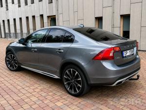 Grey Volvo S60 2016 in Riga, with an engine capacity of 2.00 L and mileage of 182 thousand km for 14455 €, photo 5 on AUTOMOTO.COM.LV