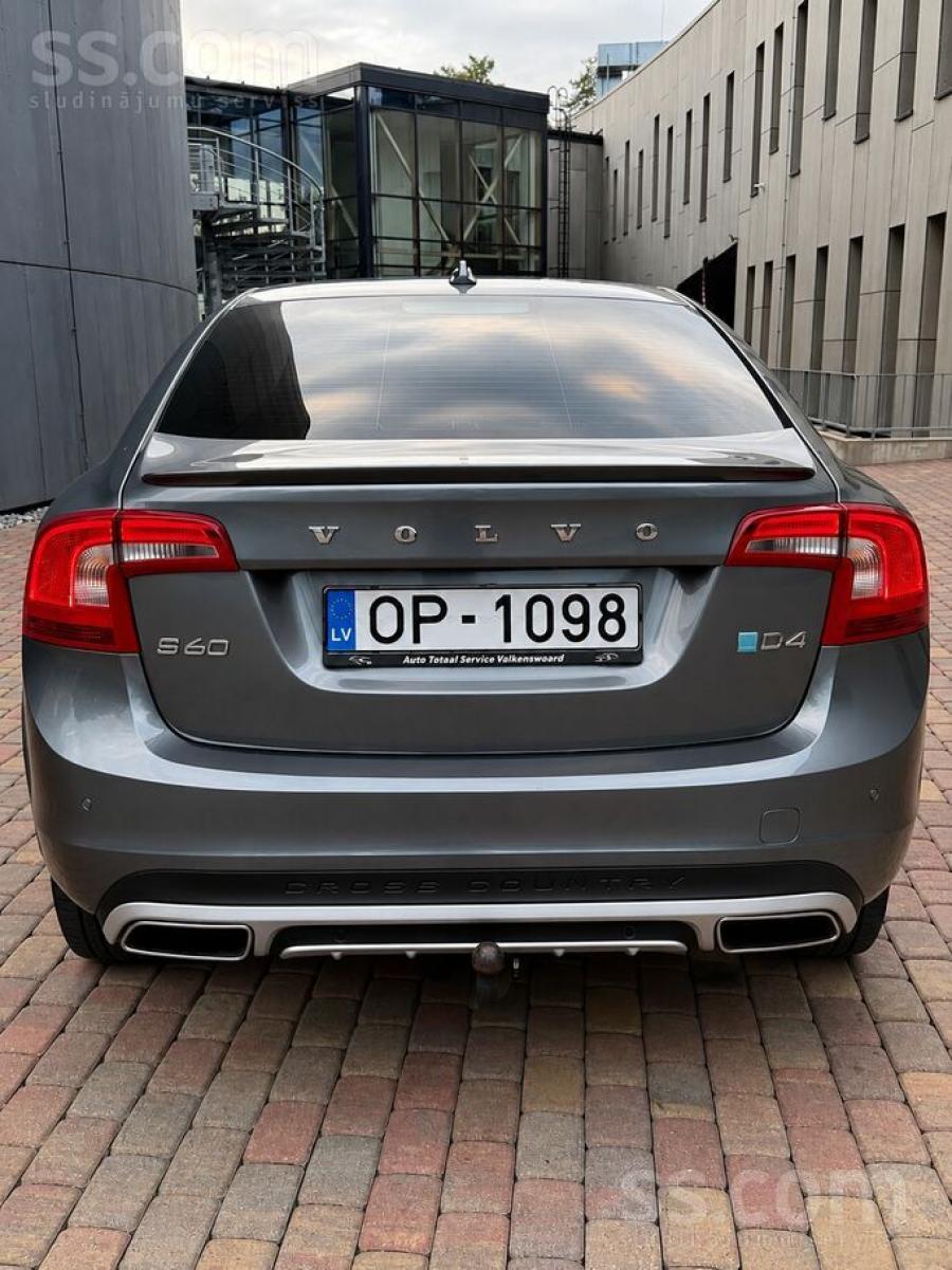 Grey Volvo S60 2016 in Riga, with an engine capacity of 2.00 L and mileage of 182 thousand km for 14455 €, photo 6 on AUTOMOTO.COM.LV