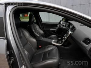 Grey Volvo S60 2016 in Riga, with an engine capacity of 2.00 L and mileage of 182 thousand km for 14455 €, photo 12 on AUTOMOTO.COM.LV