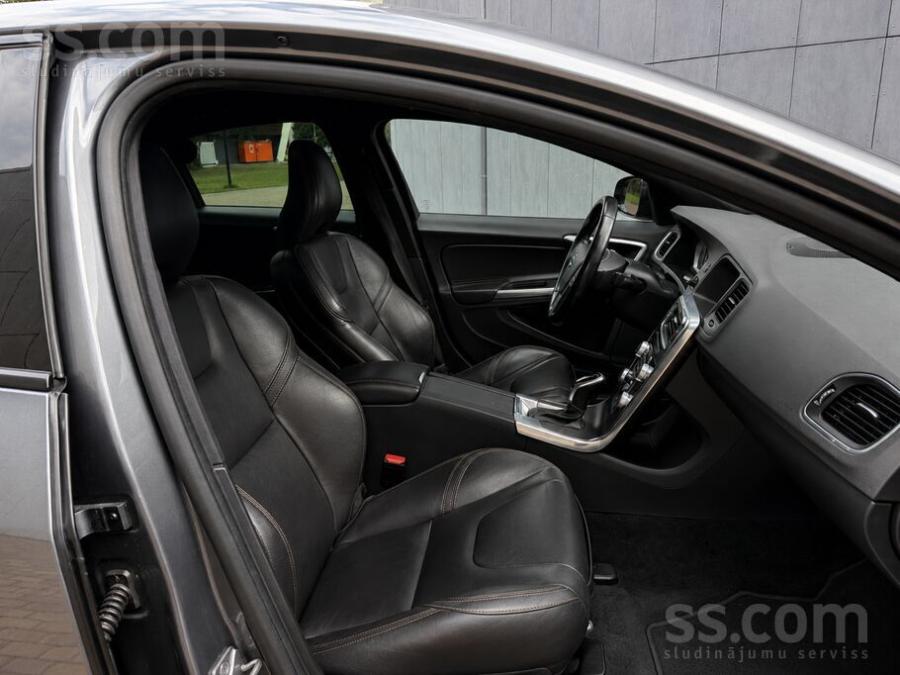 Grey Volvo S60 2016 in Riga, with an engine capacity of 2.00 L and mileage of 182 thousand km for 14455 €, photo 12 on AUTOMOTO.COM.LV