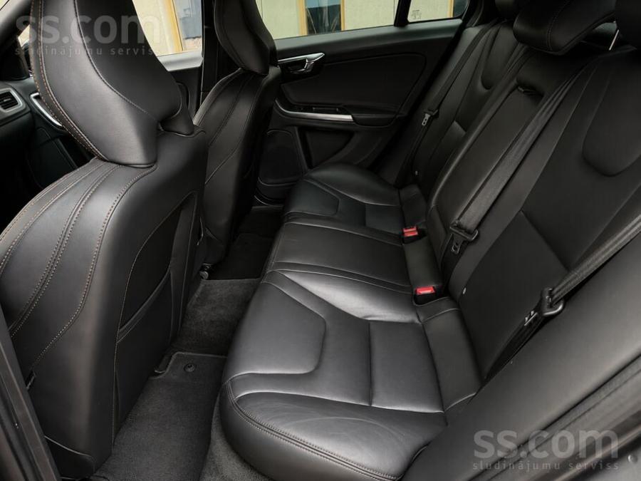 Grey Volvo S60 2016 in Riga, with an engine capacity of 2.00 L and mileage of 182 thousand km for 14455 €, photo 14 on AUTOMOTO.COM.LV