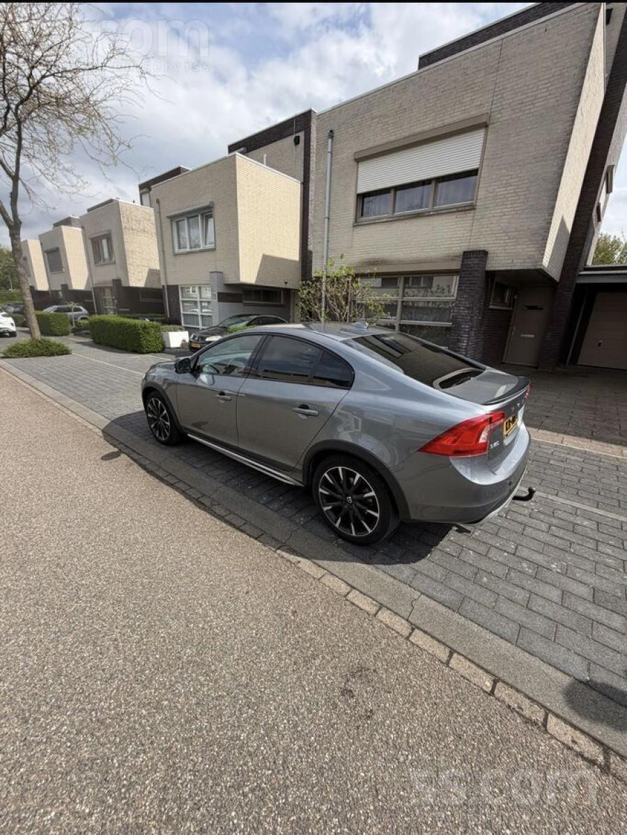 Grey Volvo S60 2016 in Riga, with an engine capacity of 2.00 L and mileage of 182 thousand km for 14455 €, photo 30 on AUTOMOTO.COM.LV