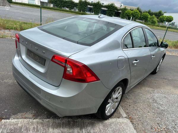 Grey Volvo S60 2016 in Siauliai, with an engine capacity of 1.98 L and mileage of 242 thousand km for 6200 €, photo 3 on AUTOMOTO.COM.LV