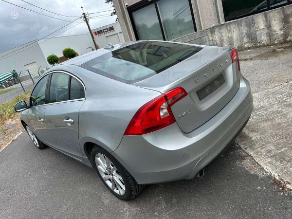Grey Volvo S60 2016 in Siauliai, with an engine capacity of 1.98 L and mileage of 242 thousand km for 6200 €, photo 4 on AUTOMOTO.COM.LV