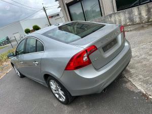 Grey Volvo S60 2016 in Siauliai, with an engine capacity of 1.98 L and mileage of 242 thousand km for 6200 €, photo 5 on AUTOMOTO.COM.LV