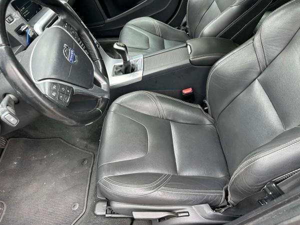 Grey Volvo S60 2016 in Siauliai, with an engine capacity of 1.98 L and mileage of 242 thousand km for 6200 €, photo 5 on AUTOMOTO.COM.LV