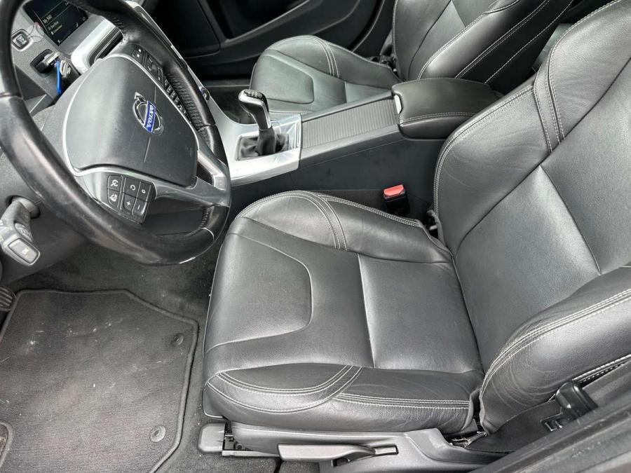 Grey Volvo S60 2016 in Siauliai, with an engine capacity of 1.98 L and mileage of 242 thousand km for 6200 €, photo 6 on AUTOMOTO.COM.LV