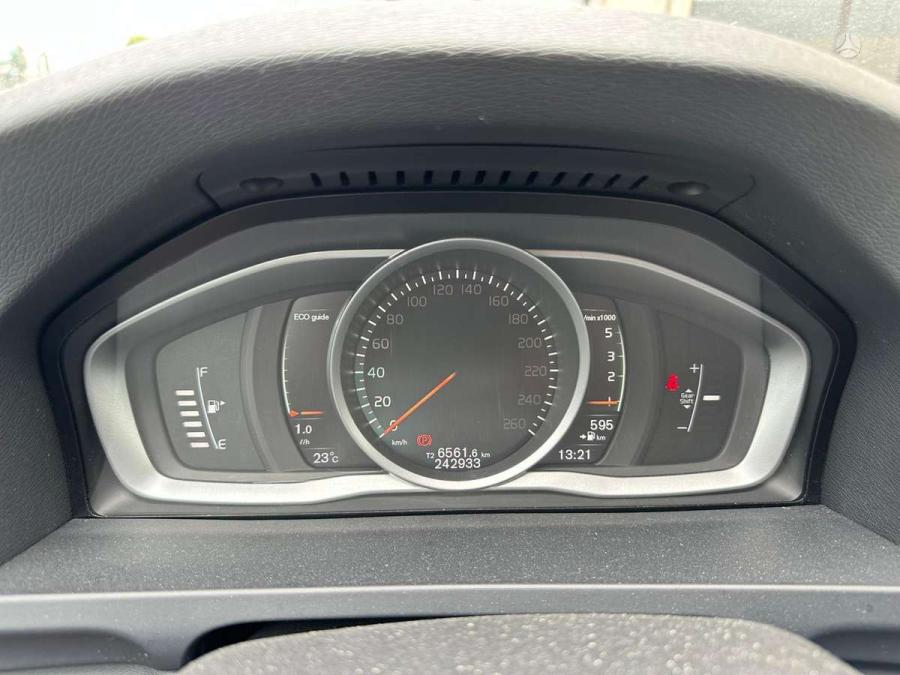 Grey Volvo S60 2016 in Siauliai, with an engine capacity of 1.98 L and mileage of 242 thousand km for 6200 €, photo 7 on AUTOMOTO.COM.LV