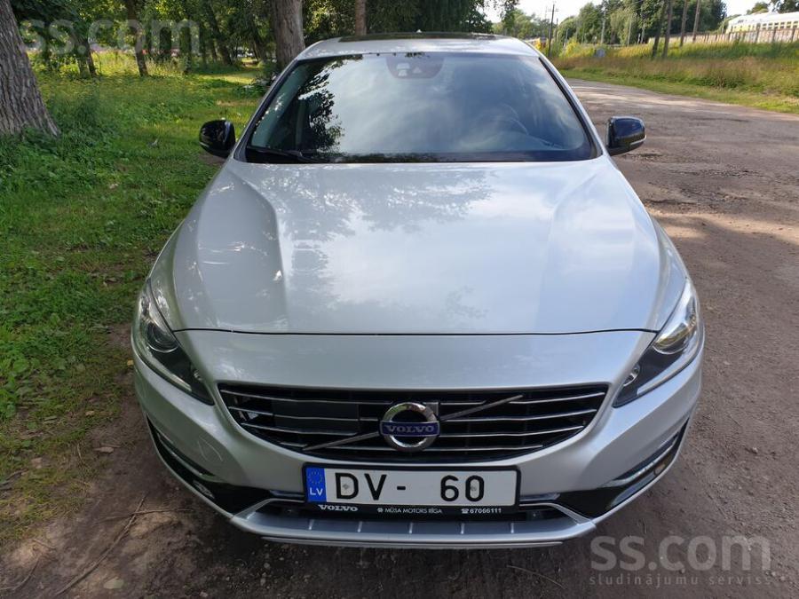 Grey Volvo S60 2016 in Riga, with an engine capacity of 2.50 L and mileage of 90 thousand km for 12800 €, photo 4 on AUTOMOTO.COM.LV