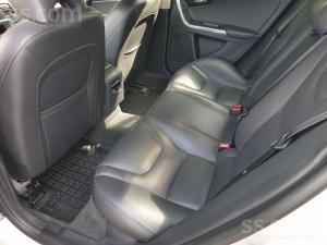 Grey Volvo S60 2016 in Riga, with an engine capacity of 2.50 L and mileage of 90 thousand km for 12800 €, photo 7 on AUTOMOTO.COM.LV