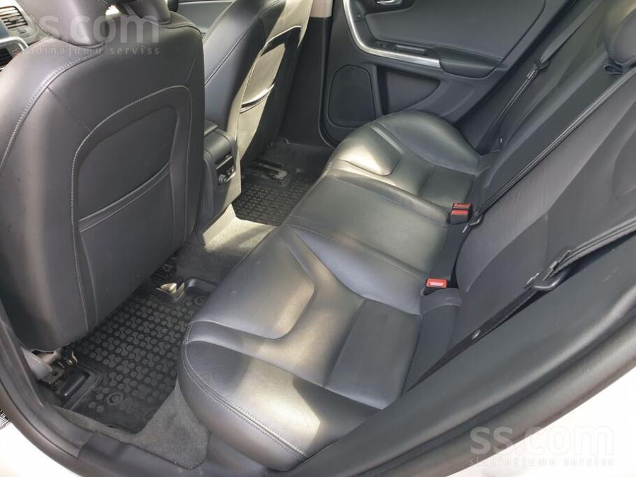 Grey Volvo S60 2016 in Riga, with an engine capacity of 2.50 L and mileage of 90 thousand km for 12800 €, photo 7 on AUTOMOTO.COM.LV