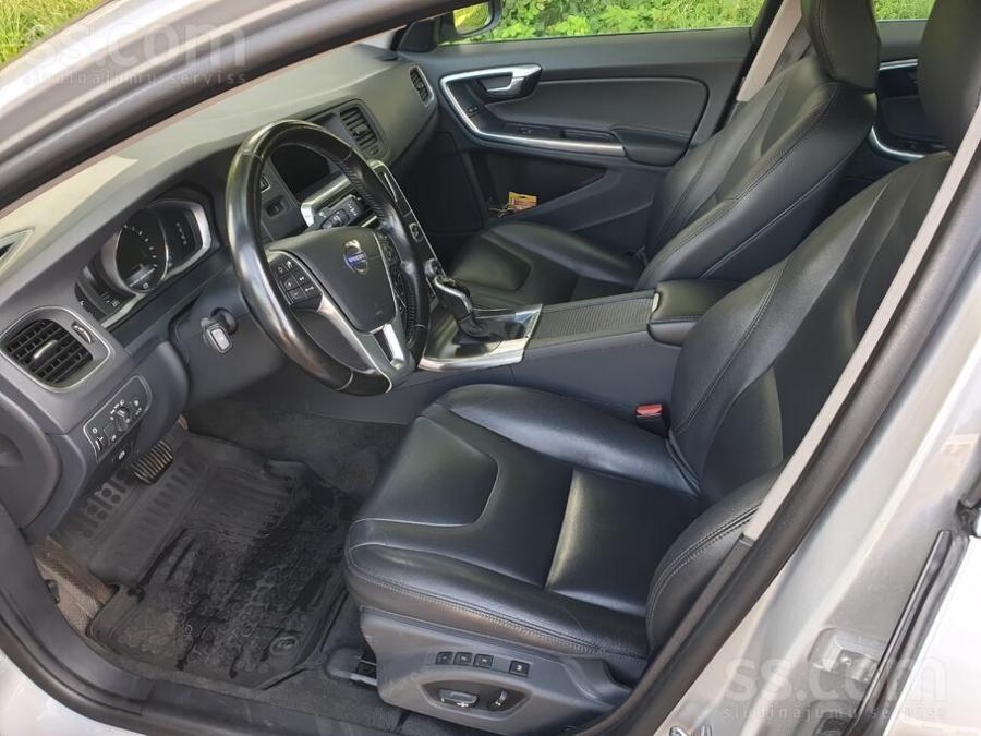 Grey Volvo S60 2016 in Riga, with an engine capacity of 2.50 L and mileage of 90 thousand km for 12800 €, photo 8 on AUTOMOTO.COM.LV