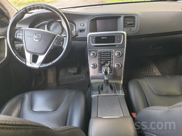 Pelēks Volvo S60 2016 Rīga, ar dzinēja tilpumu 2.50 L un nobraukumu 90 tūkst. km par 12800 €, foto 8 vietnē AUTOMOTO.COM.LV