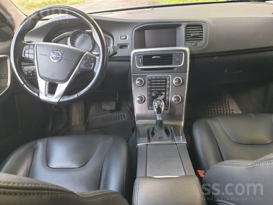 Grey Volvo S60 2016 in Riga, with an engine capacity of 2.50 L and mileage of 90 thousand km for 12800 €, photo 9 on AUTOMOTO.COM.LV