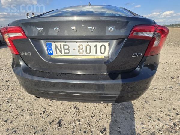 Pelēks Volvo S60 2016 Rīga, ar dzinēja tilpumu 2.00 L un nobraukumu 261 tūkst. km par 8400 €, foto 3 vietnē AUTOMOTO.COM.LV