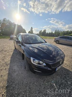 Grey Volvo S60 2016 in Riga, with an engine capacity of 2.00 L and mileage of 261 thousand km for 8400 €, photo 5 on AUTOMOTO.COM.LV