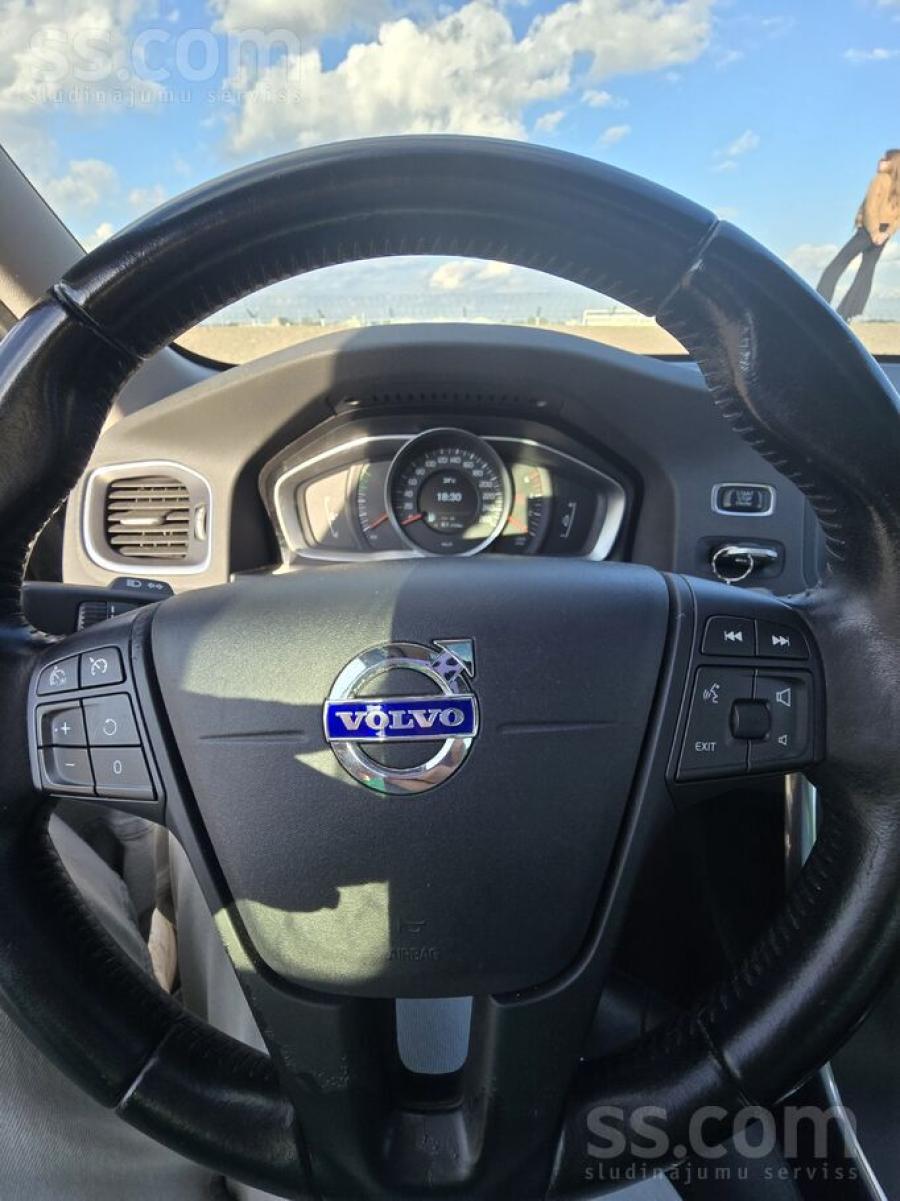 Grey Volvo S60 2016 in Riga, with an engine capacity of 2.00 L and mileage of 261 thousand km for 8400 €, photo 6 on AUTOMOTO.COM.LV