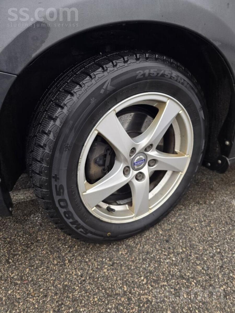 Grey Volvo S60 2016 in Riga, with an engine capacity of 2.00 L and mileage of 261 thousand km for 8400 €, photo 8 on AUTOMOTO.COM.LV
