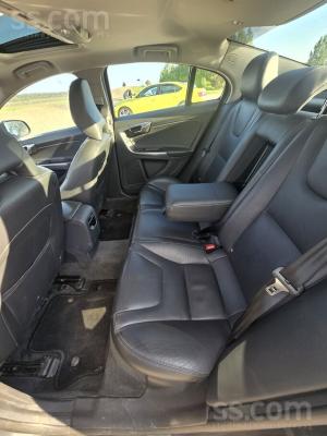 Grey Volvo S60 2016 in Riga, with an engine capacity of 2.00 L and mileage of 261 thousand km for 8400 €, photo 10 on AUTOMOTO.COM.LV