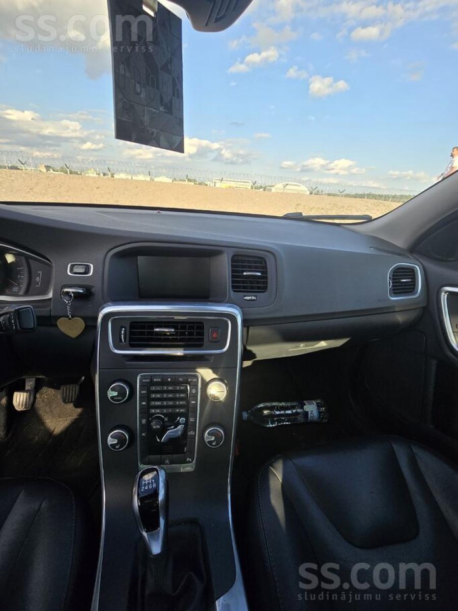 Grey Volvo S60 2016 in Riga, with an engine capacity of 2.00 L and mileage of 261 thousand km for 8400 €, photo 11 on AUTOMOTO.COM.LV